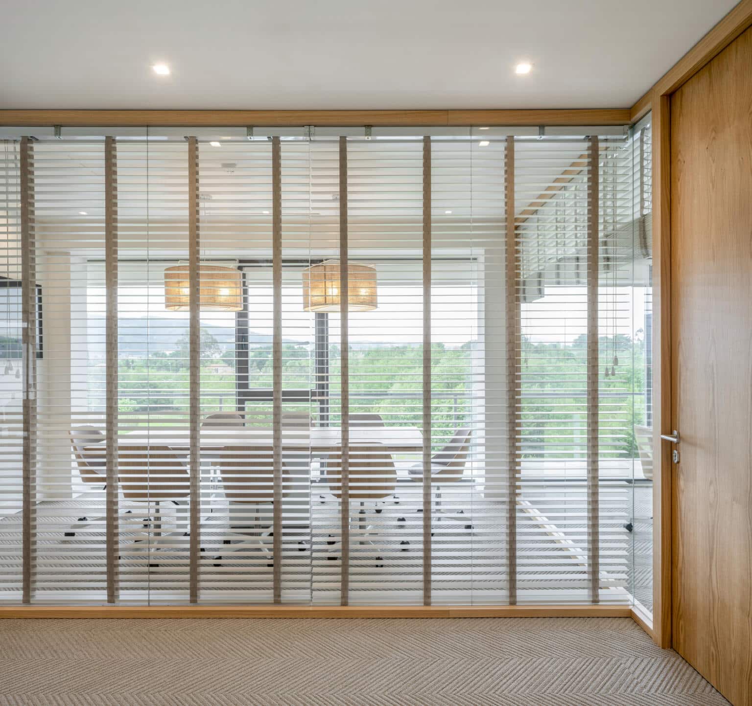 Mamparas de Madera en Oficinas | Sube interiorismo